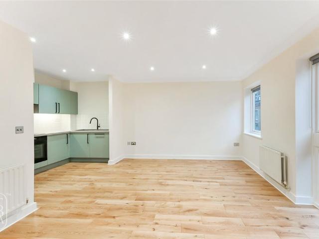 Cheshire Street, London, E2 1 bed apartment to rent £2,400 pcm £554 pw