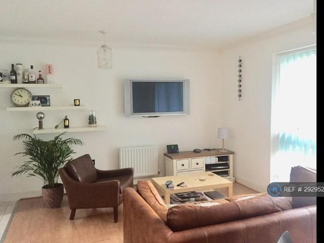 Cheshire Street, London, E2 2 bed flat to rent £2,700 pcm £623 pw