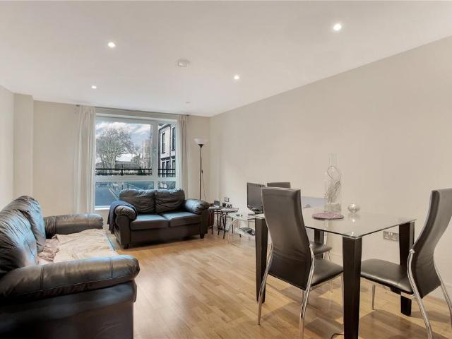 Cheshire Street, Shoreditch, London, E2 2 bed apartment to rent £2,600 pcm £600 pw
