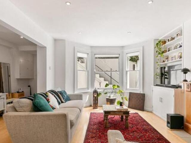 Chesilton Road, Fulham, 2 Bedroom Flat
