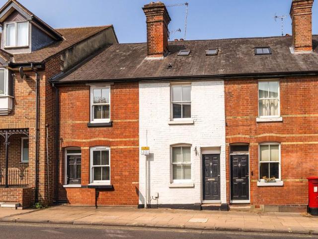 Chesil Street, Winchester, SO23 2 bed terraced house to rent £1,900 pcm £438 pw