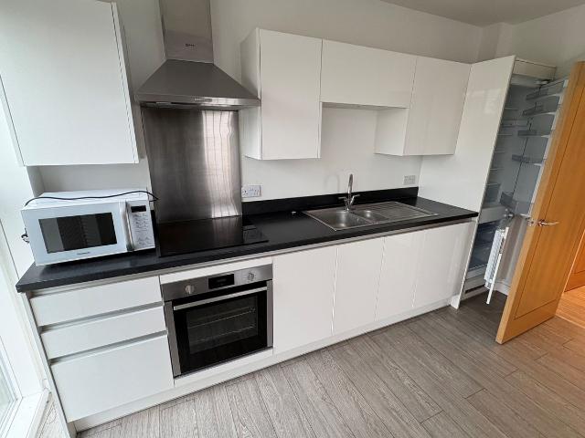 Chesney Street, Battersea SW11, 2 bed flat to rent, £2,400 pcm | PrimeLocation