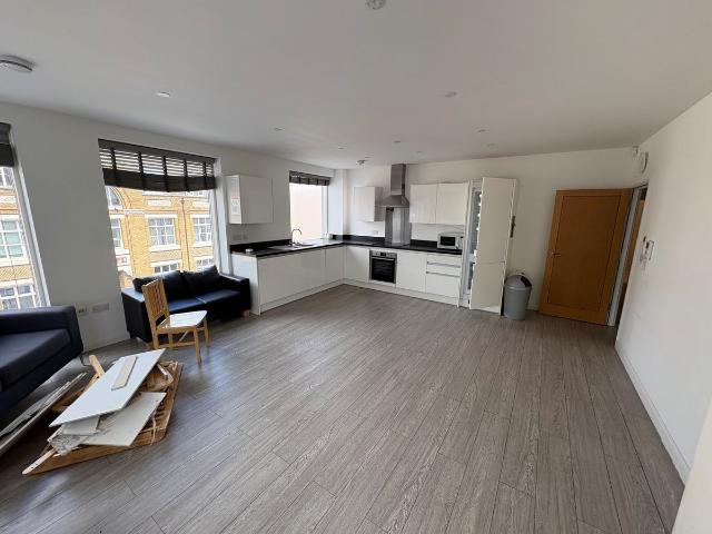 Chesney Street, London SW11, 3 bed flat to rent, £3,750 pcm | PrimeLocation