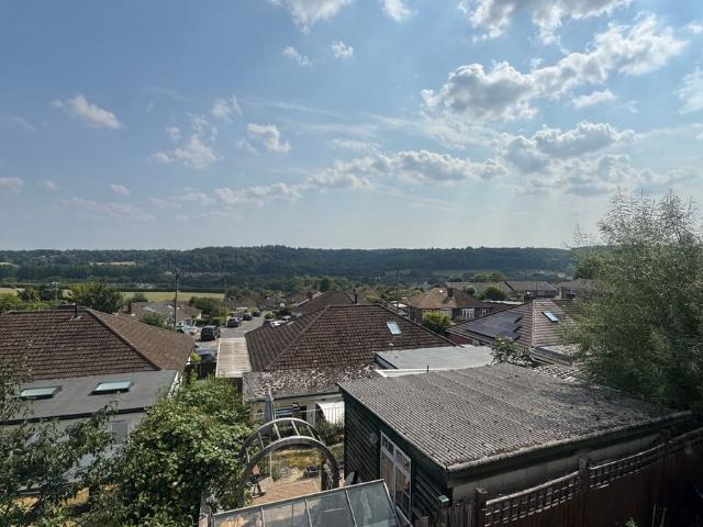 Chessmount Rise, Chesham HP5, 2 bed flat to rent, £1,400 pcm | PrimeLocation