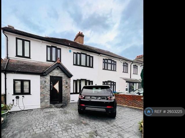 Chessington Avenue, Bexleyheath, DA7 5 bed semi detached house to rent £2,950 pcm £681 pw