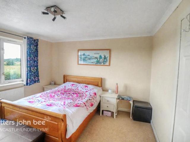 Chessington Crescent, STOKE ON TRENT 3 bed semi detached house to rent £1,295 pcm £299 pw