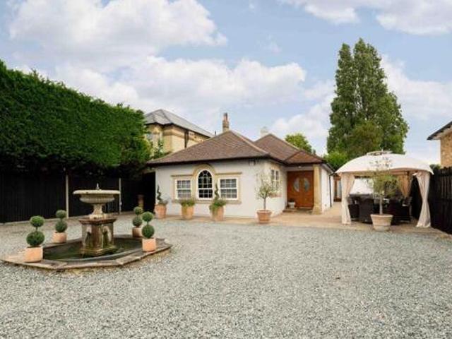 Chessington Road, Ewell, 3 Bedroom Detached