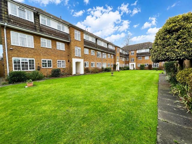 Chessington Road, Epsom KT17, 2 bed flat to rent, £1,600 pcm | PrimeLocation