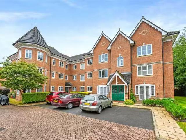 Chesswood Court, Bury Lane. 2 bed apartment to rent £1,600 p.