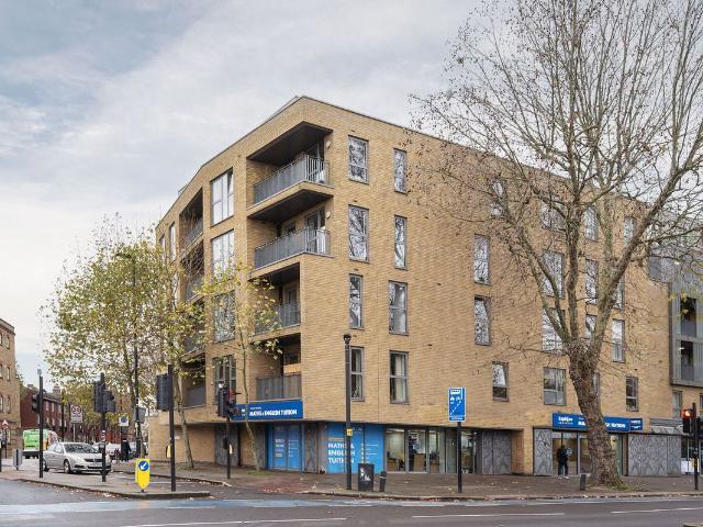 Chesworth Court, Fulneck Place, Stepney, London E1, 2 bed flat to rent, £2,600 pcm | PrimeLocation