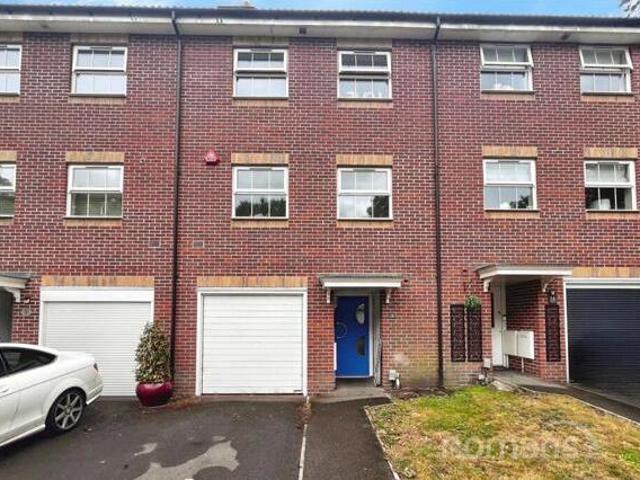 Chestnut Tree Grove, Farnborough, 4 Bedroom Terraced