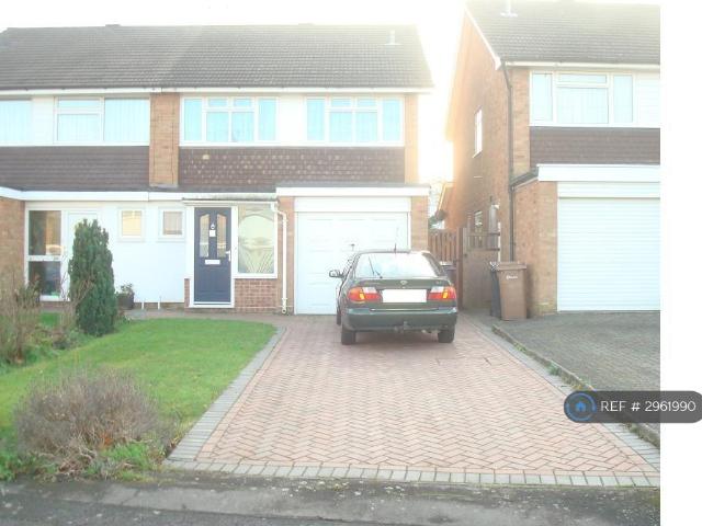 Chestnut Walk, Chelmsford, CM1 4 bed semi detached house to rent £2,250 pcm £519 pw