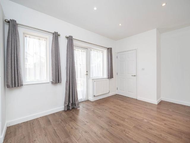 Chestnut Avenue, Forest Gate, London E7, 2 bed flat to rent, £2,300 pcm | PrimeLocation