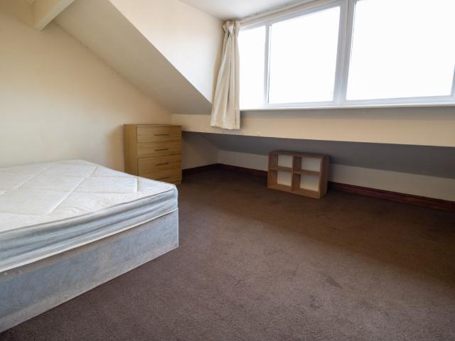 Chestnut Avenue, Leeds LS6, 6 bed terraced house to rent, £2,085 pcm | PrimeLocation