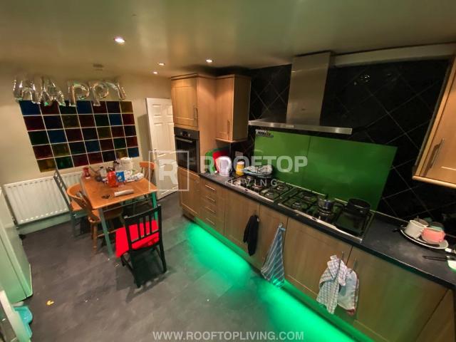 Chestnut Avenue, Leeds LS6 7 bed house to rent £3,610 pcm £833 pw