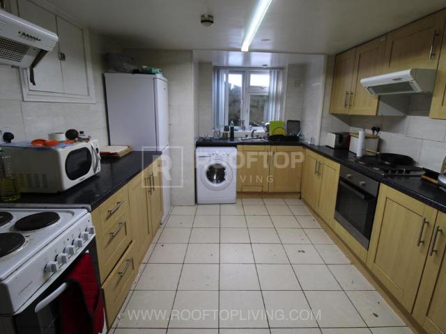 Chestnut Avenue, Leeds LS6 7 bed house to rent £3,974 pcm £917 pw