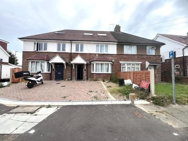 Chestnut Close, Hayes UB3 7 bed terraced house to rent £5,250 pcm £1,212 pw