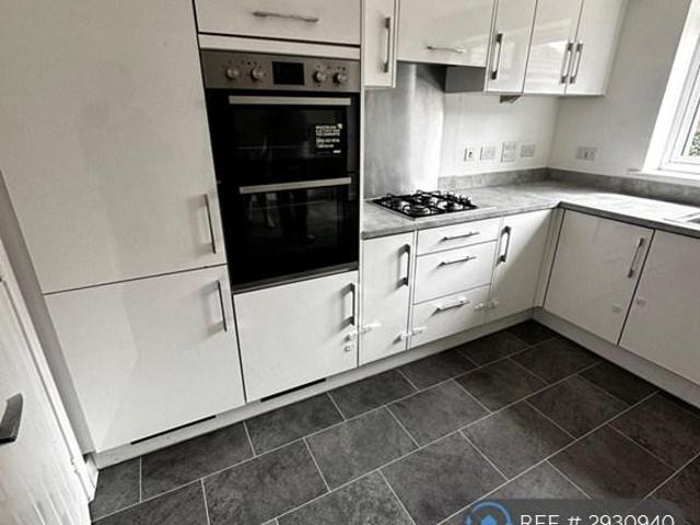 Chestnut Close, London, SE6 4 bed semi detached house to rent £2,399 pcm £554 pw