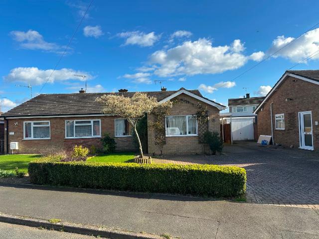 Chestnut Close, Stowupland, Stowmarket IP14, 2 bed bungalow to rent, £1,250 pcm | PrimeLocation