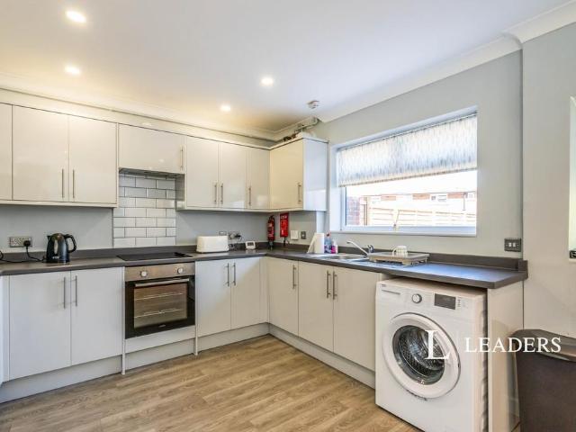 Chestnut Grove, PO22 4 bed house to rent £2,085 pcm £481 pw