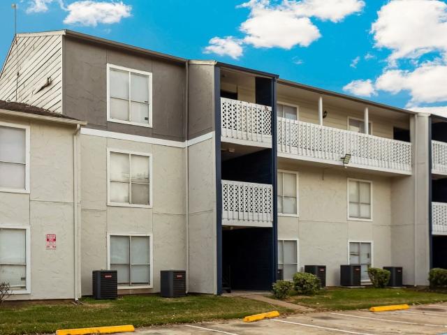 Chestnut Hill Studio Apartment for Rent at 7500 Bellerive Dr, Houston, TX 77036 Sharpstown