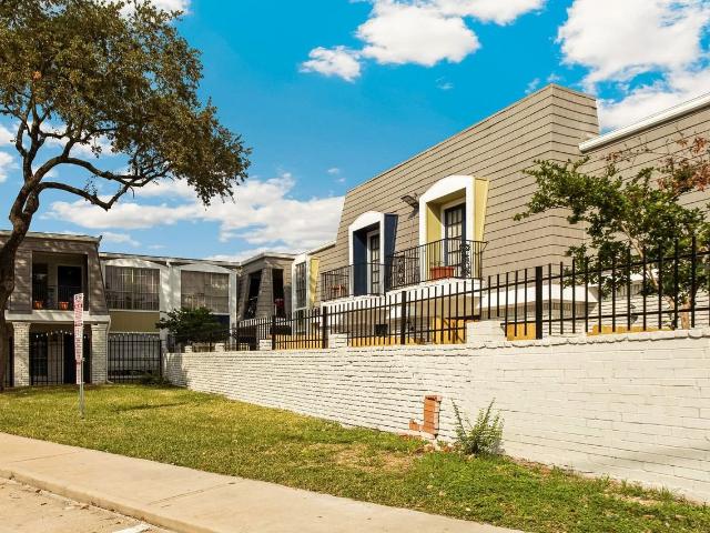 Chestnut Hill Studio Apartment for Rent at 7500 Bellerive Dr, Houston, TX 77036 Sharpstown
