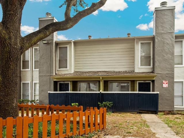 Chestnut Hill 1 Bedroom Apartment for Rent at 7500 Bellerive Dr, Houston, TX 77036 Sharpstown