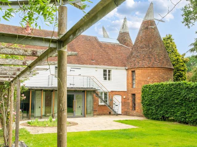 Chestnut Lane, Matfield TN12 6 bed detached house to rent £5,995 pcm £1,383 pw