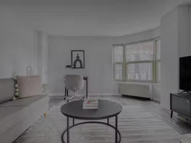 Chestnut Place, 8 West Chestnut St, Rush & Division 2 Bedroo.