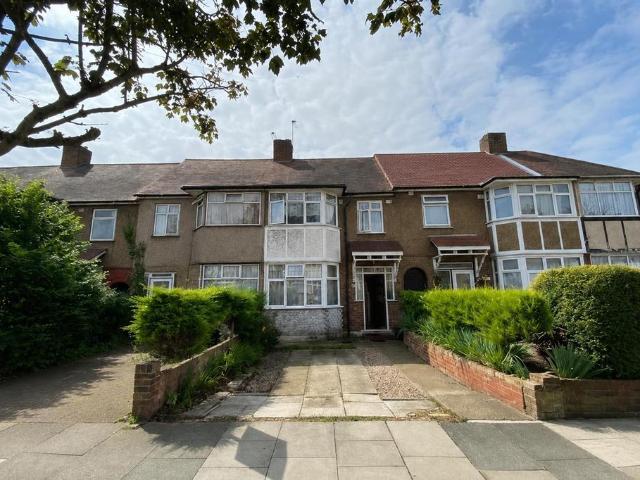Chestnut Road, Enfield 5 bed terraced house to rent £2,750 pcm £635 pw