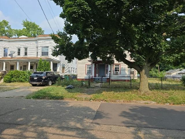 Chestnut St