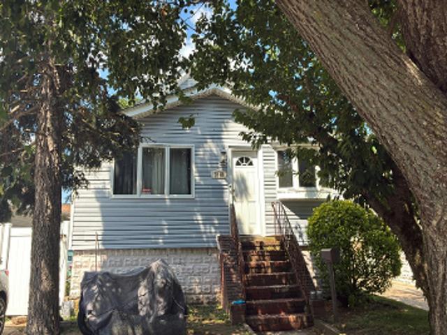Chestnut St