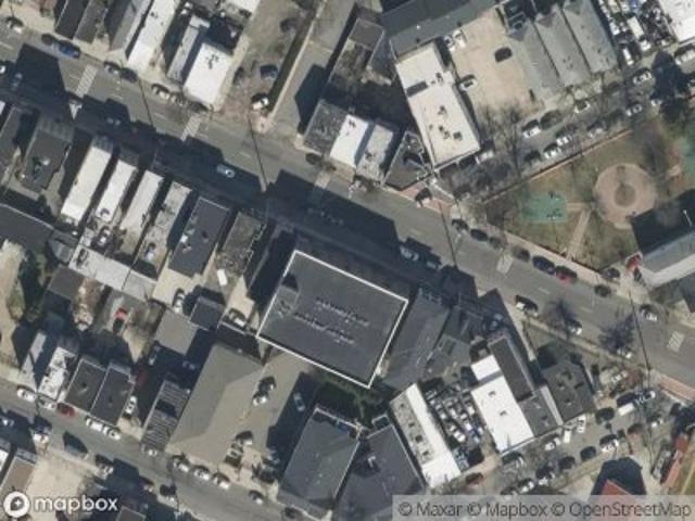 Chestnut St