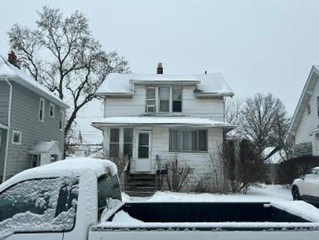 Chestnut St