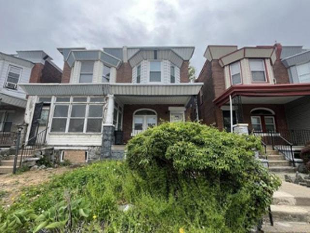 Chestnut St