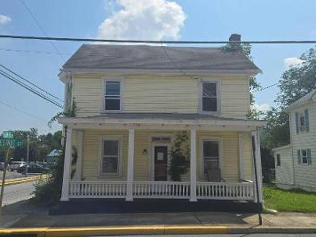 Chestnut St