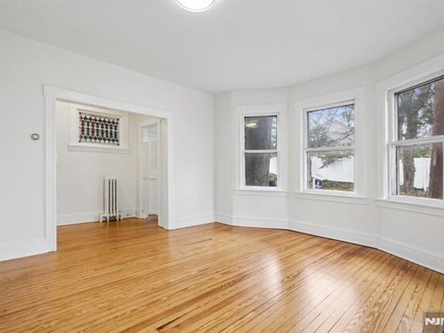 Chestnut St, Leonia, Home For Sale