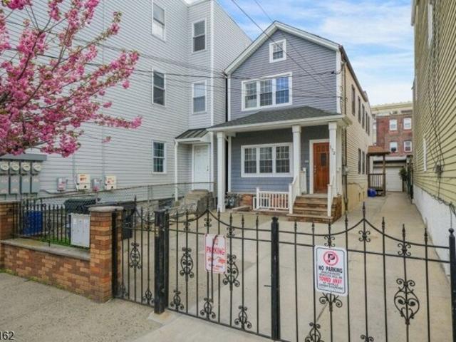 Chestnut St, Newark, Home For Sale