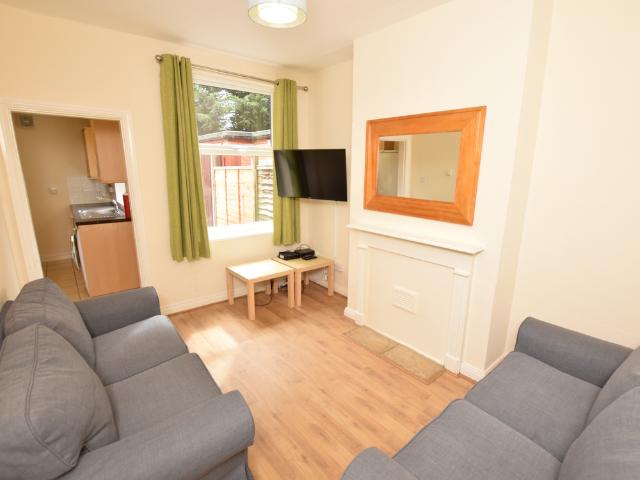 Chestnut Street Room 4