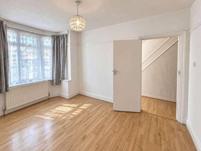 Chester Ave, Luton, LU4