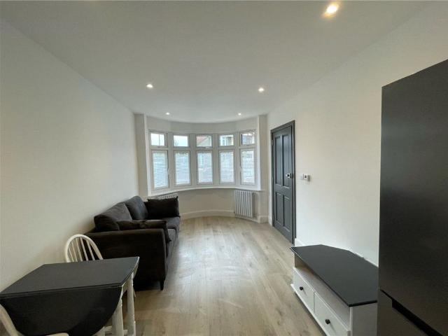 Chester Avenue, Twickenham, TW2 6AG