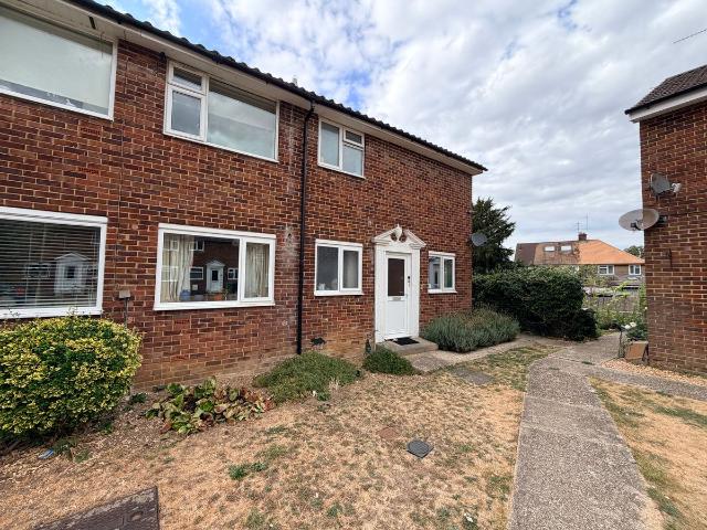 Chester Place, Basingstoke RG21, 2 bed maisonette to rent, £1,150 pcm | PrimeLocation