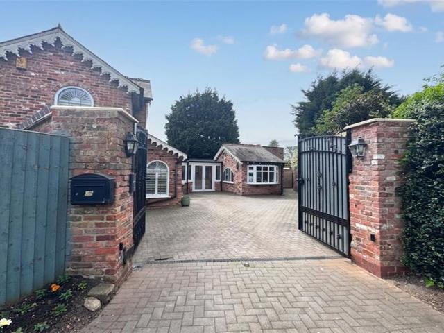 Chester Road, Holmes Chapel CW4, 3 bed detached house to rent, £2,500 pcm | PrimeLocation