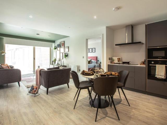 Chester road, Manchester M15 2 bed townhouse to rent £1,660 pcm £383 pw