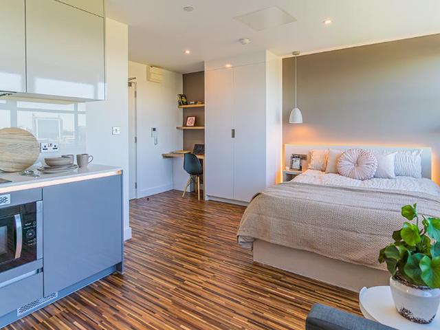 Chester Road, Manchester M16 1 bed apartment to rent £1,088 pcm £251 pw