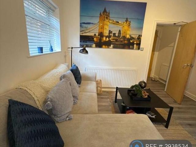 Chester Road, Manchester, M16 1 bed flat to rent £1,000 pcm £231 pw