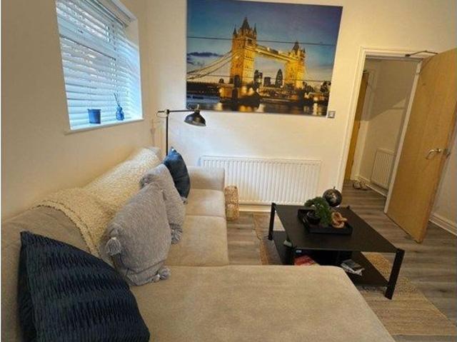 Chester Road, Manchester M16, 1 bed flat to rent, £1,000 pcm | PrimeLocation