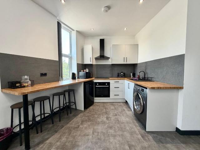 Chester Road, Manchester M16, 2 bed flat to rent, £1,400 pcm | PrimeLocation