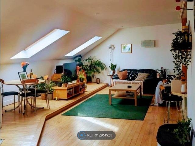 Chester Road, Manchester M16, 2 bed flat to rent, £1,600 pcm | PrimeLocation