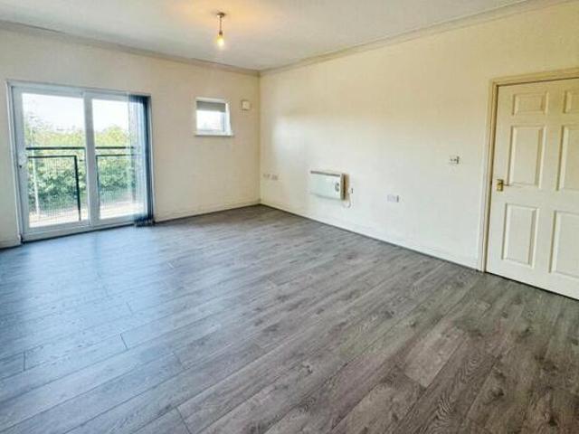 Chester Road, Stretford, 2 Bedroom Flat